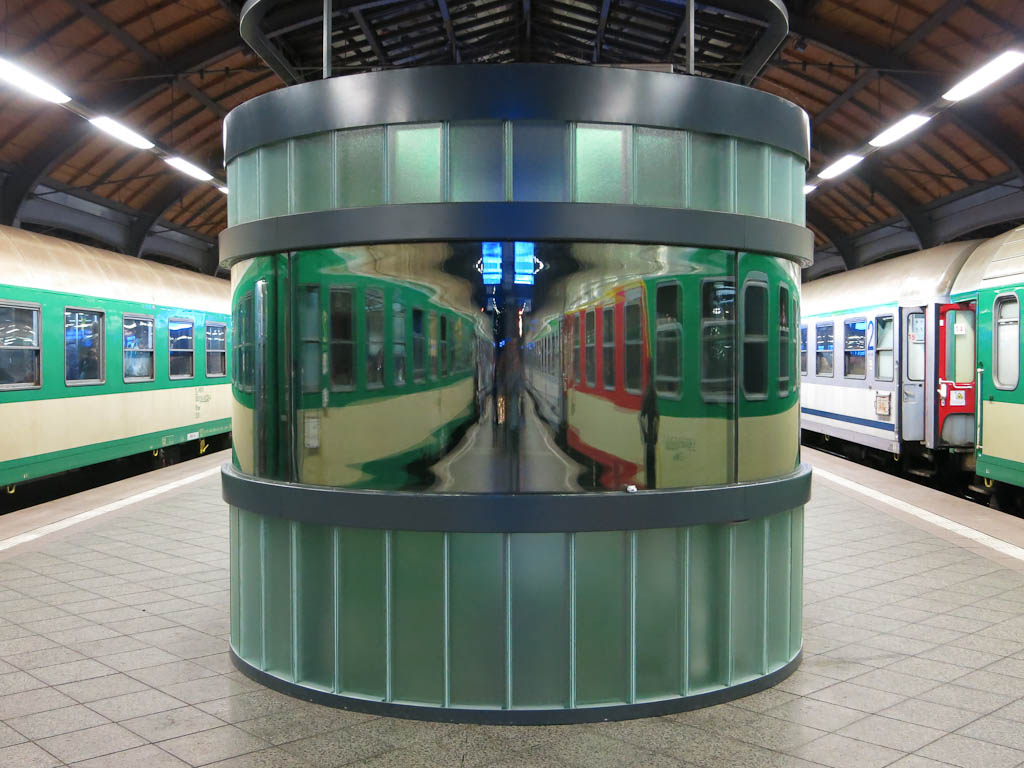 The Polish Sleeper Train - An Insomniac's View [VIDEO] - Wandering Desk